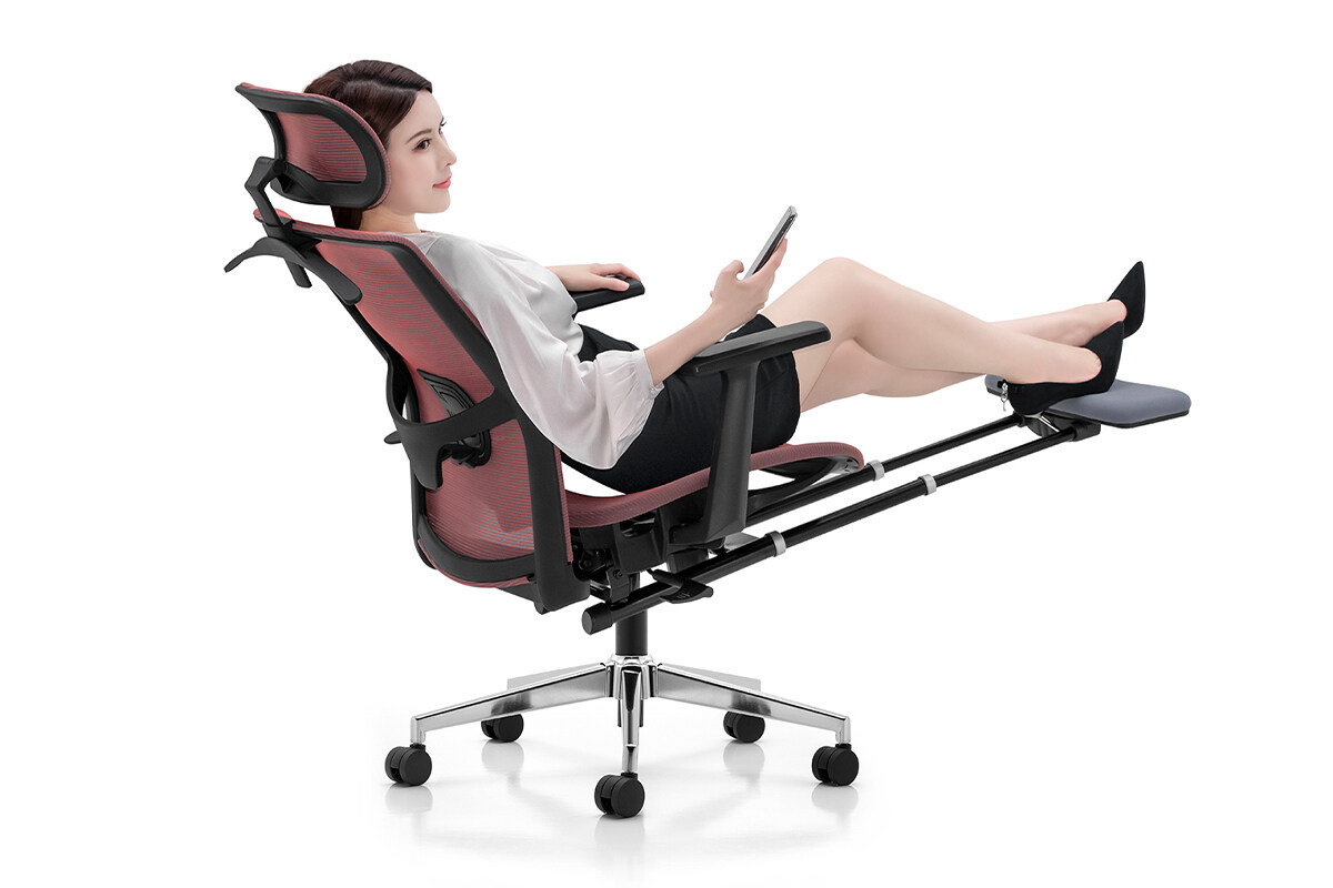 Helms Staff Chair With Footrest | M&W